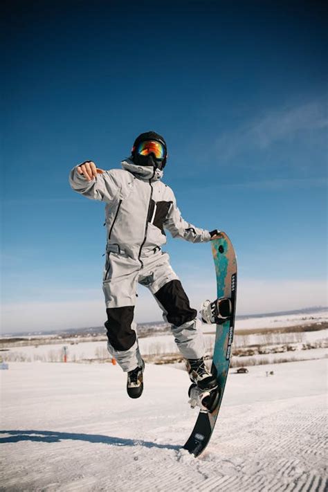 겨울 고글 낮 높이뛰기 눈 눈 덮인 풍경 다이나믹한 동계 스포츠 레저 레크리에이션 모험 보호 장구 산 수직 쐈어 스노보드 장비 스노보딩 트릭