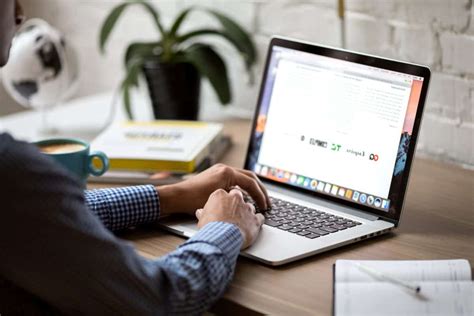 무료 사진 프로그래머 인터넷 기술 컴퓨터 노트북 노트북 컴퓨터 키보드