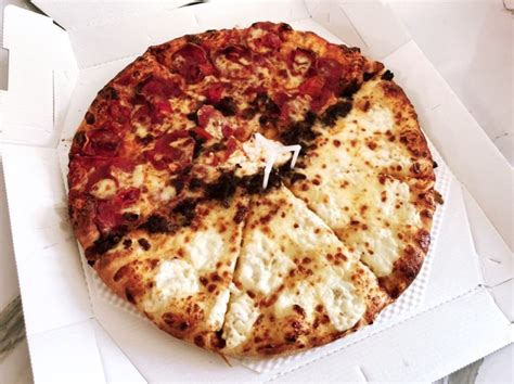 도미노피자 포켓몬 몬스터볼 피자 맛있네요 포켓몬홀로그램카드 네이버 블로그