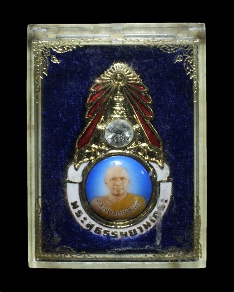 เข็มกลัด มงกุฎเพชร หลวงพ่อฤาษีลิงดำ วัดท่าซุง อุทัยธานี ปี 2528 สภาพ