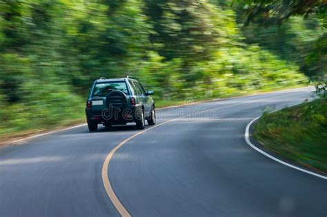 Carro Na Estrada Foto De Stock Imagem De Exterior Elevado