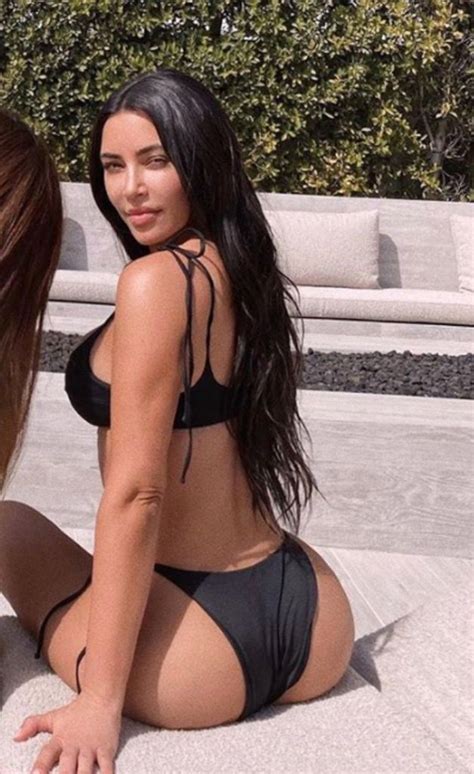 Kim Kardashian Does A Classic Bikini Shoot In Cabo Artofit
