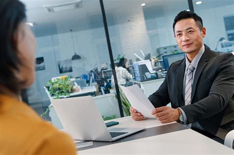 销售人员接待顾客高清图片下载 正版图片507664142 摄图网