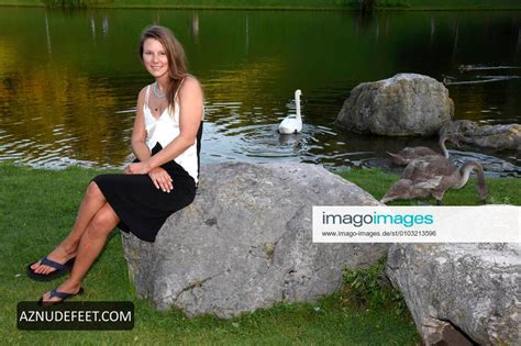Xenia Tiling Feet Aznudefeet