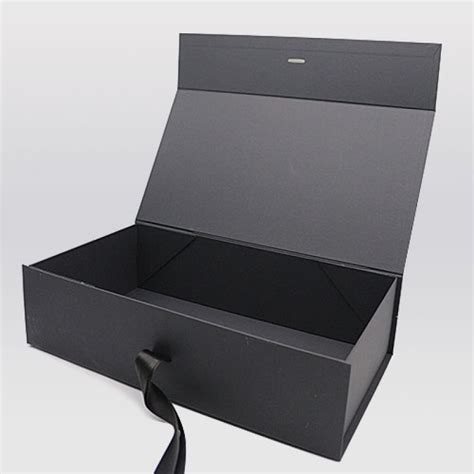 Луксозна твърда подаръчна кутия със сатенена панделка