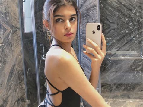 Model Bhavna Jain Hot Pics Gallery