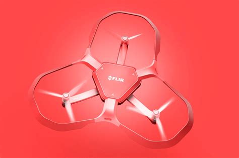 可以帮助消防员快速定位建筑物中火源的热成像无人机