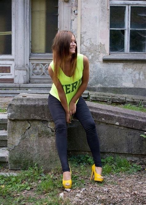 Brunette Chick Posing Outoors Near Abandoned Roze