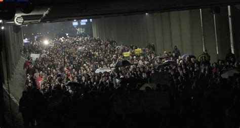 Милош Нема автобуси нема сендвичи нема партии Има народ Facebook