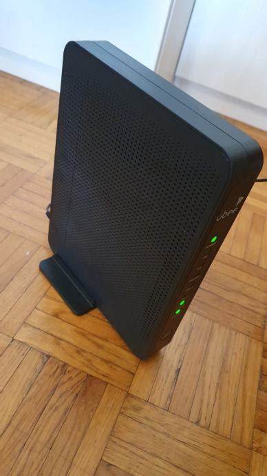 Bežični gigabitni router Ubee EVW32C