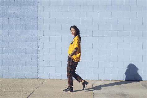 5 รองเท้าผ้าใบ Nike หุ้มข้อผู้หญิง ที่ไม่ว่าจะสายเท่ หรือสายหวานก็ใส่ได้ รีวิวรองเท้า รองเท้า