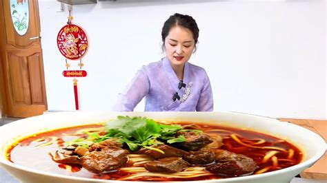 好长时间没吃面条了，老妹吵吵着要吃牛肉面，天天嚷嚷着要减肥看她怎么减。【延边恒艺百货】 Youtube
