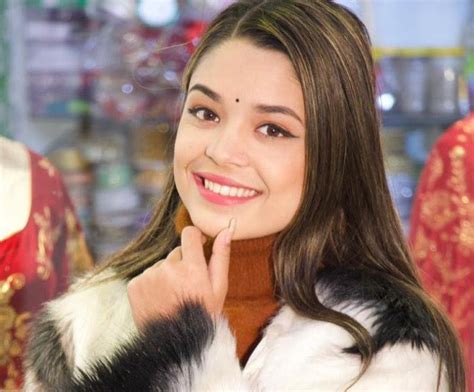 समीक्षा अधिकारीको ‘रूदै हिँड्नु पर्छ भिडिओ सार्वजनिक Simpani News