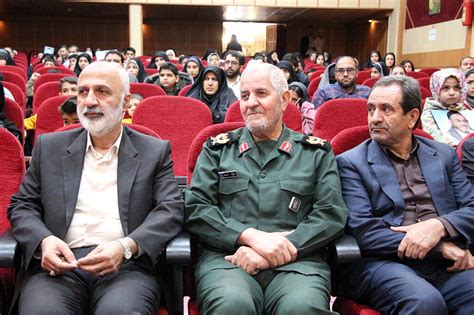 نوه‌های شهدا با عکس‌هایی از پدربزرگ شهیدشان یاد شهدا را زنده کردند کانون