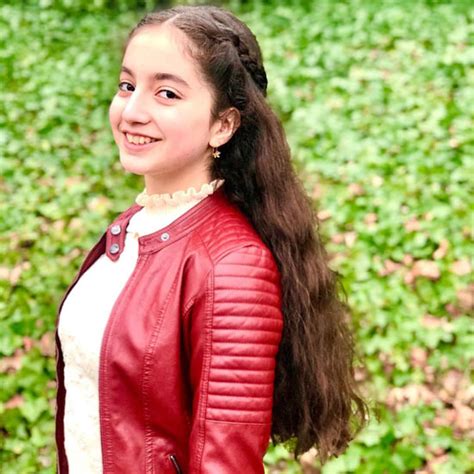 بیوگرافی روژان تقی زاده بازیگر نقش نفیسه در سریال آخر خط سبزمدیا