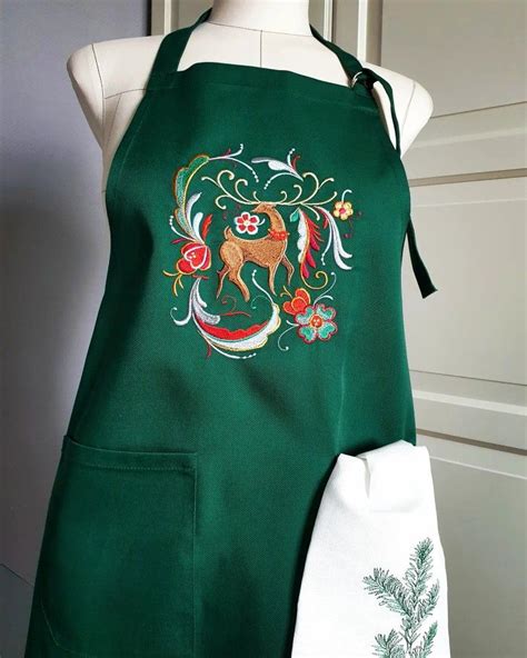 Фартук Машинная вышивка Новый год Сервировка стола Машинная вышивка Вышивка Фартук