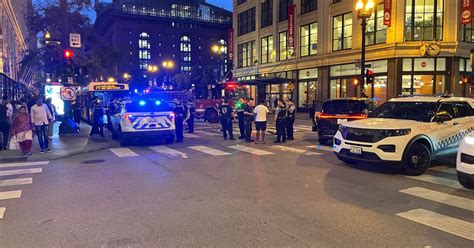 Driver Hits Van Cta Bus In Chicago Loop Cbs Chicago