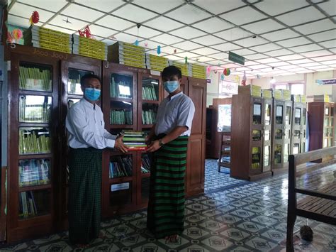 ခန္တီးခရိုင် ပြည်သူ့စာကြည့်တိုက်အတွက် ကျန်းမာရေးဦးစီးဌာနမှ သမားတော် စိုင်းကျော် သီဟက စာအုပ်များလ