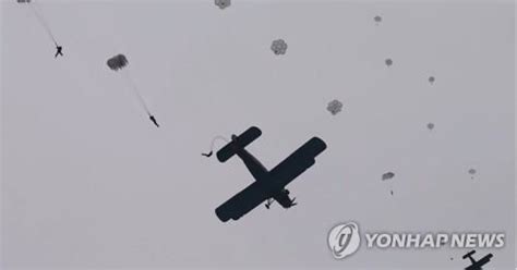 김귀근의 병영터치 북 70년 넘은 특수부대 침투기를 무인 자폭기로 김귀근의 병영터치 북 70년 넘은 특수부대 침투기를 무인 자폭기로