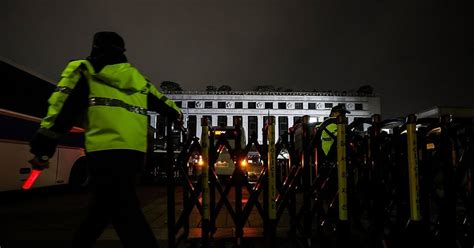 헌재 앞 바리케이드 치는 경찰