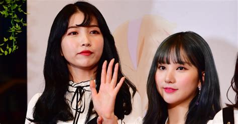 여자친구 은하 부친상 당한 소원 팔 꼭 잡아주며 [포토엔hd]