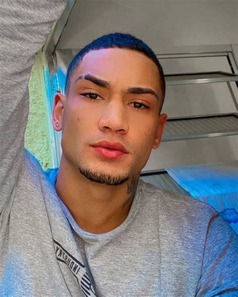 Garoto De Programa Sobre Atender Casal Mais Velho Levei Consolo Metr Poles