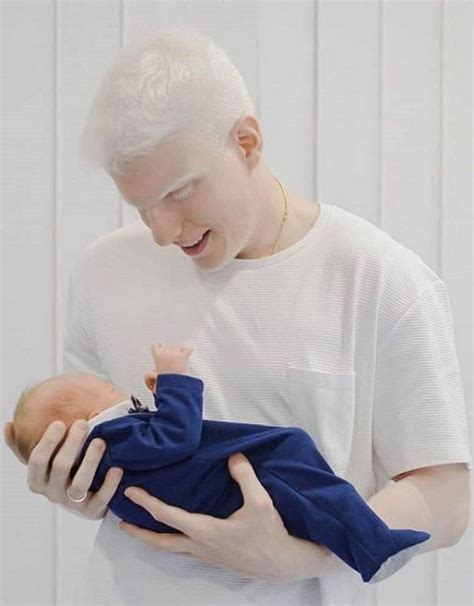 ბერა ივანიშვილი შვილის პირველ ფოტოს აქვეყნებს კვირის პალიტრა