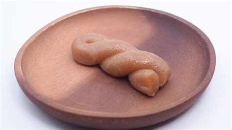 一六名物しょうゆ餅100年以上の歴史がある生姜醤油風味のお餅