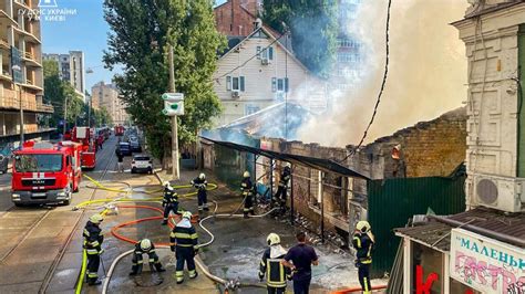 У центрі Києва масштабна пожежа дим видно з різних районів міста відео Суспільство Stopcor