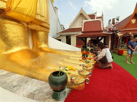 ตามรอยสมเด็จโต ชวนเที่ยววัดชมพระนั่ง นอน ยืน องค์ใหญ่ที่สมเด็จพุฒาจารย์สร้างไว้ อ่านบล็อก