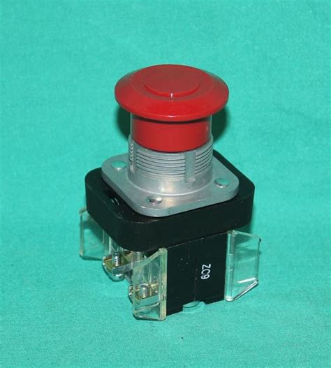 Allen Bradley 800T FX6A2 Push Pull Device 2Pos Mushroom Head Red Button Emergency Stop