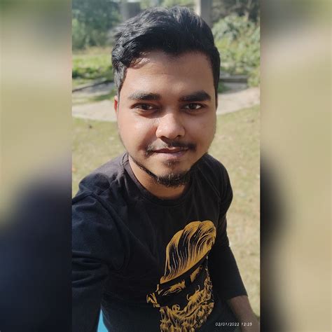 রাত গেলো ভোর হলো কারো মন এলোমেলো কারো মন খুব ভালো লাল সূর্য দেখা
