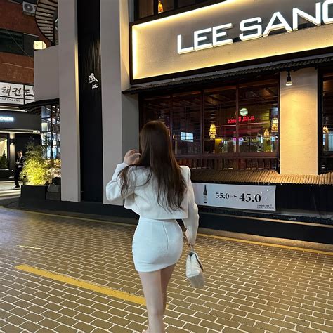 수앤핏 수연 우리 스커트 더 추워지기 전에 맨날 입어야지 이런 핏이 없다 🏷️ 항아리sk Instagram