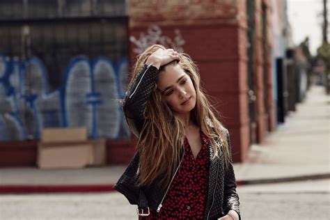 Haley Lu Richardson Scrolller