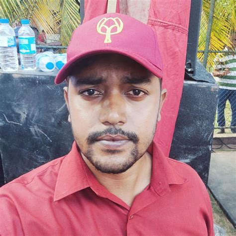 රටම දන්නා මහින්ද රාජපක්ෂ ජනාධිපති තුමා මැරෙන්න බය මිනිහෙක් නෙවෙයි මැරෙන්න බය නම් යුද්ධෙ ඉවර