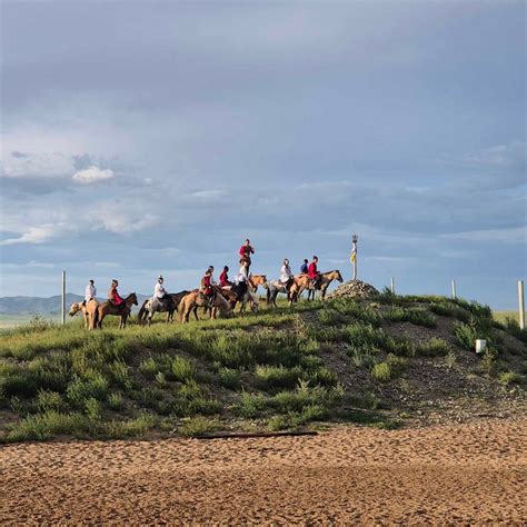 Serten 🔔Бүх оюутан сурагч дүү нартаа хичээлийн шинэ жилийн мэнд хүргэе Намрын налгар өдрүүдэд