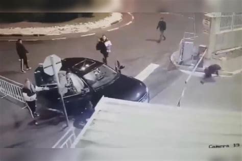 监控：我跟你比实力，你却掏出了武器！年轻人不讲武德要耗子尾汁！武德耗子年轻人