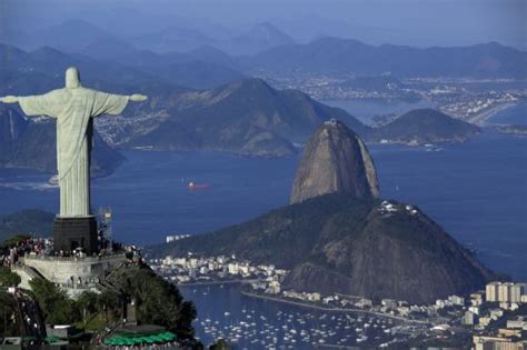 회색 하늘에 나타난 그리스도