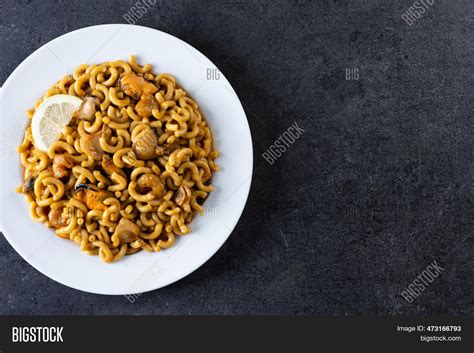 Traditional 图片和照片（免费试用） Bigstock