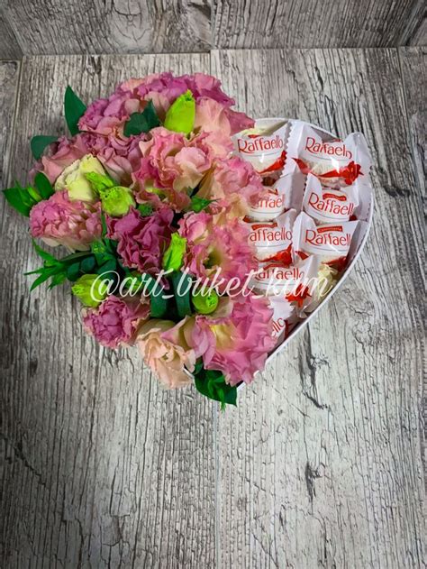 Коробочка с цветами и рафаэлло Tableware Art