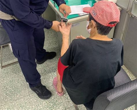 中警助迷途婦返家 這一暖心舉動預防再次走失 民生頭條