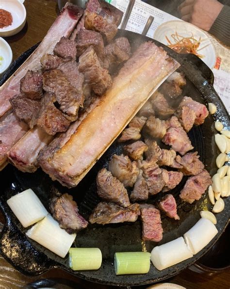 [장안동 맛집] 길쭉한 갈비 사이즈에 놀라고 육즙이 팡팡 터져 입이 즐거운 Bk 볏짚 우대갈비 네이버 블로그