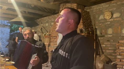 ჩვენი ბიჭების გამარჯვებას ეძღვნება მინდა გიმღერო ჩვენს სიყვარულზე აი ამას ჰქვია შესრულება