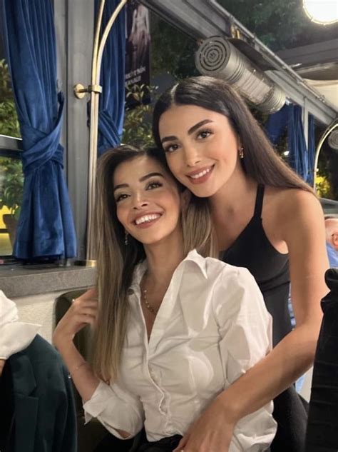 Pin By Ayo Ajani On Turkish Celebrity Selfies Best Friend Poses