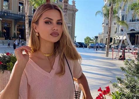 У Виктории Бони умер отец