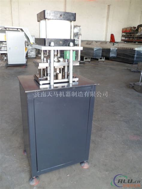 哪里有卖断桥铝门窗加工设备的呢 铝合金门窗制作工具 济南天马机器制造有限公司