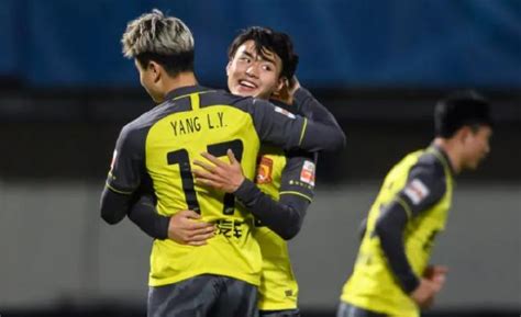 广州队队长凌杰：新赛季目标进7 8球手机新浪网