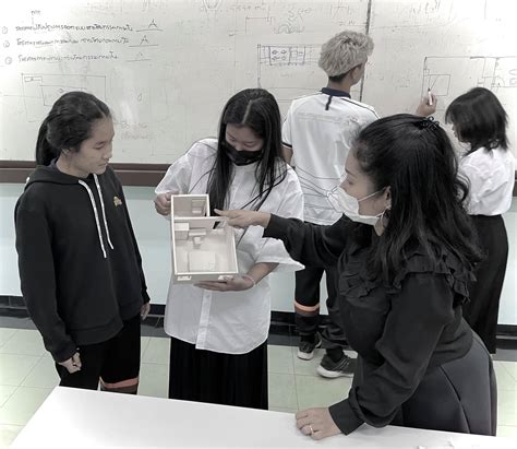 บรรยากาศภายในชั้นเรียน การนำเสนองานโมเดลวิชาสถาปัตยกรรมภายในเบื้องต้น สถาปัตยกรรม คณะ