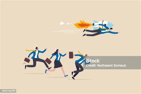 경쟁 우위를 확보하여 전략과 성공 개념을 이기기 위한 혁신이나 창의성을 획득하기 위한 경쟁 우위를 점하고 로켓 부스터를 가진 스마트 사업가가 비즈니스 경쟁에서 승리할 수