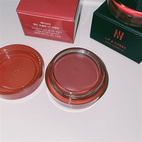 와우 포슬밤 정말 포슬포슬 쉬폰크림 같은 촉감이어서 입술 위에 아주 부드럽게 펼쳐집니다